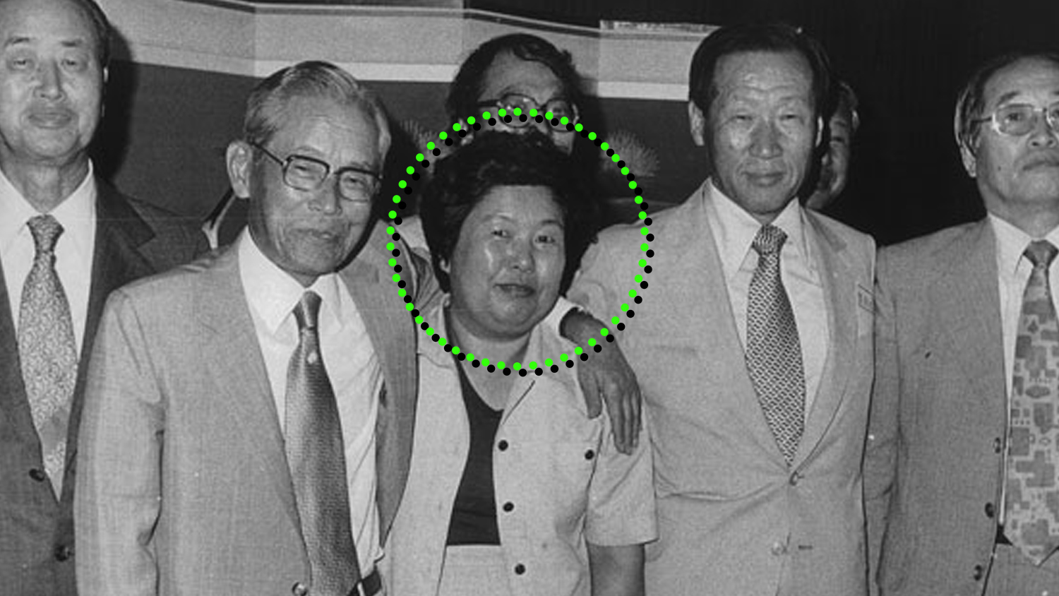 A woman who only chased the late Lee Byung-chul and Chung Ju-young ...