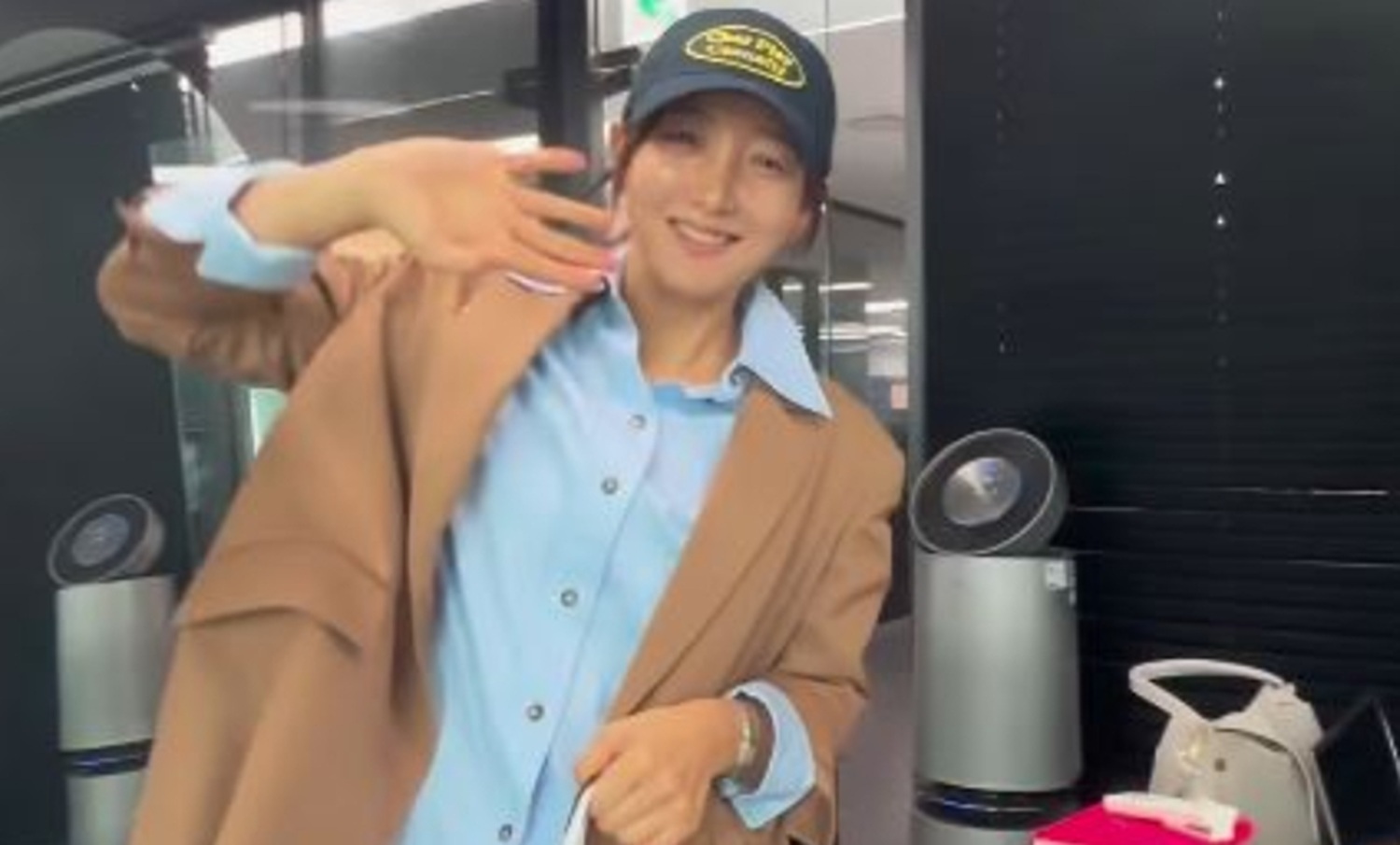 Former actress who quit entertainment and became an office worker for ...